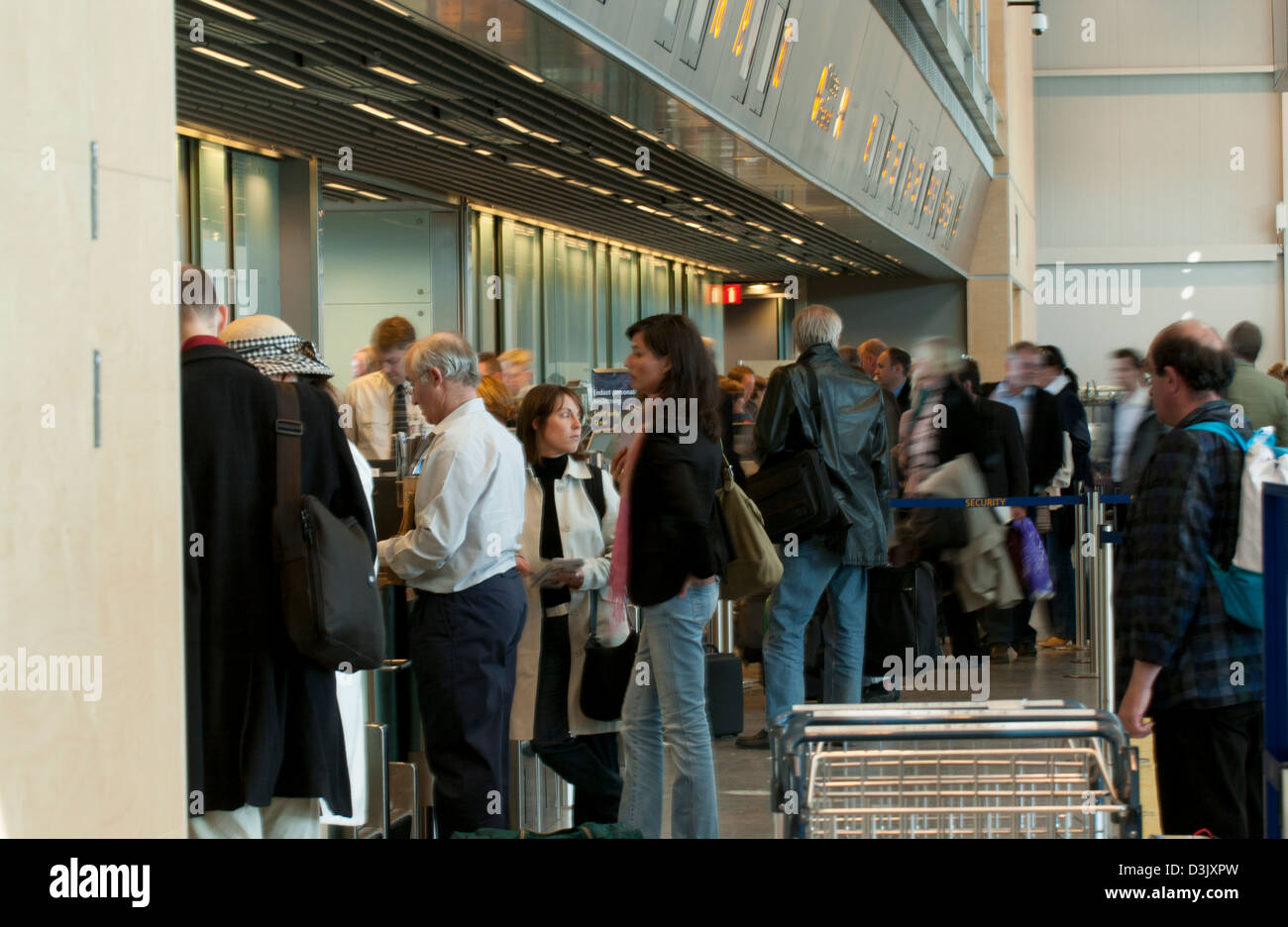 People checking in at the airport Stock Photo - Alamy