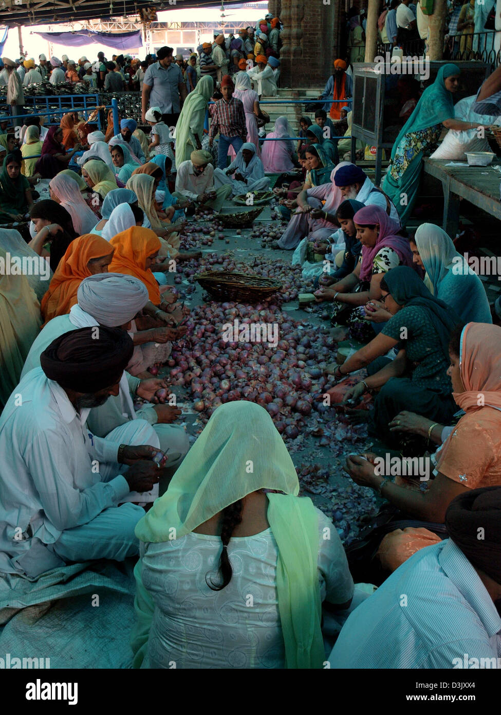 Kitchen langar in sikh gurdwara hi-res stock photography and images - Alamy