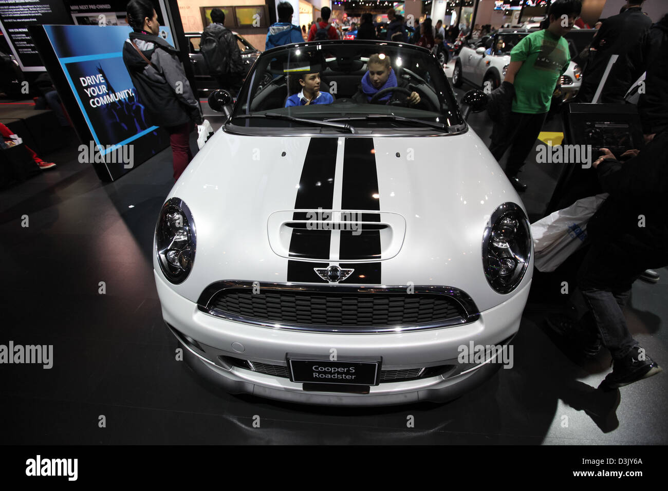 White mini cooper hi-res stock photography and images - Alamy