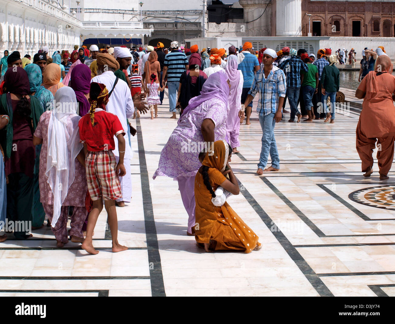 Sikh pilgrims at the Golden Temple Harmandir Sahib gurdwara in Amritsar ...