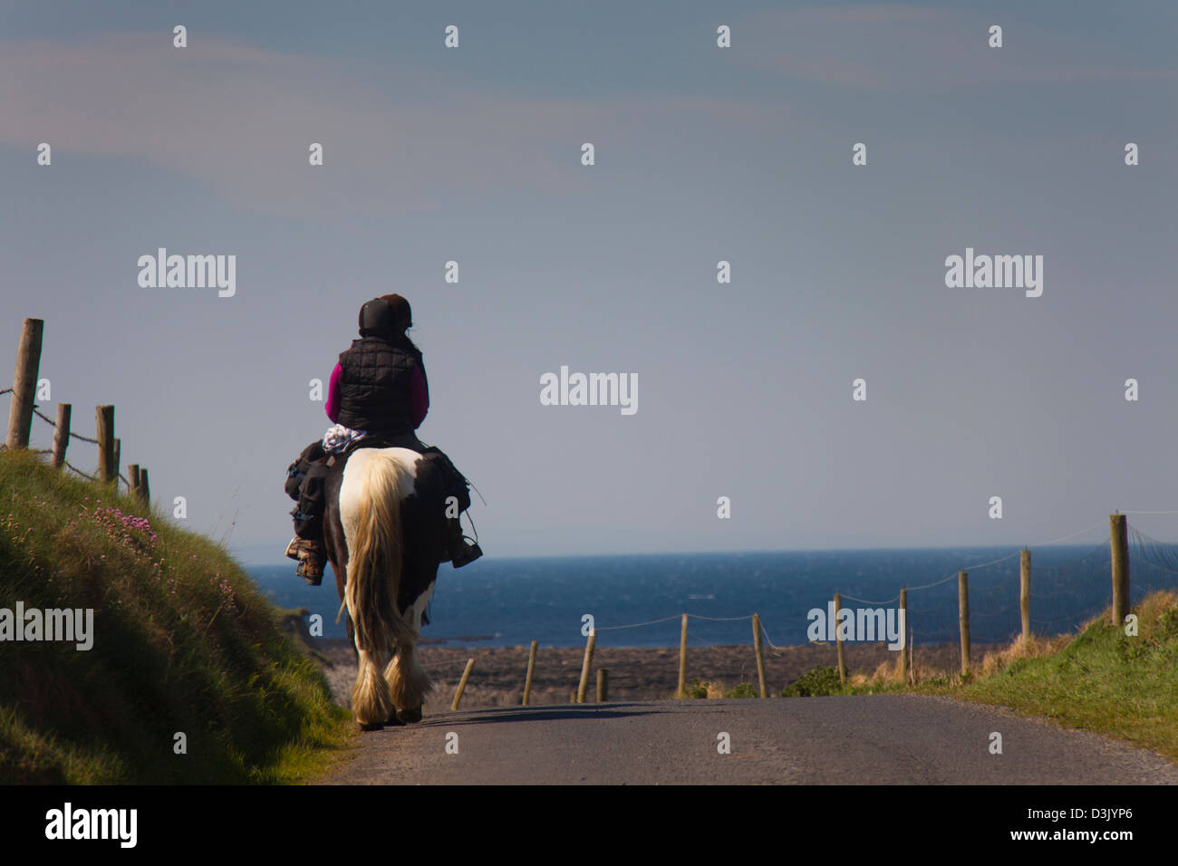 People riding horses ireland hi-res stock photography and images - Alamy