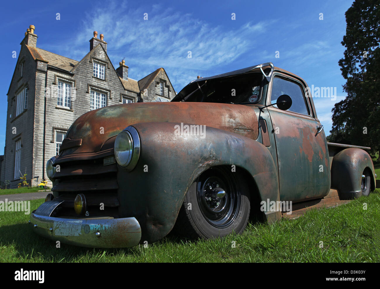 Old rusty car house hi-res stock photography and images - Alamy