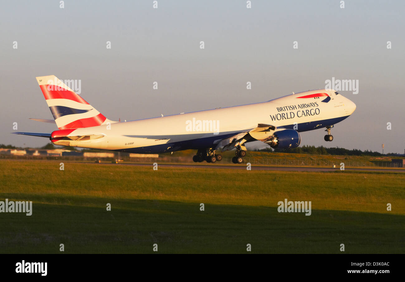 747 Airliner Taking Off Sunset High Resolution Stock Photography and ...