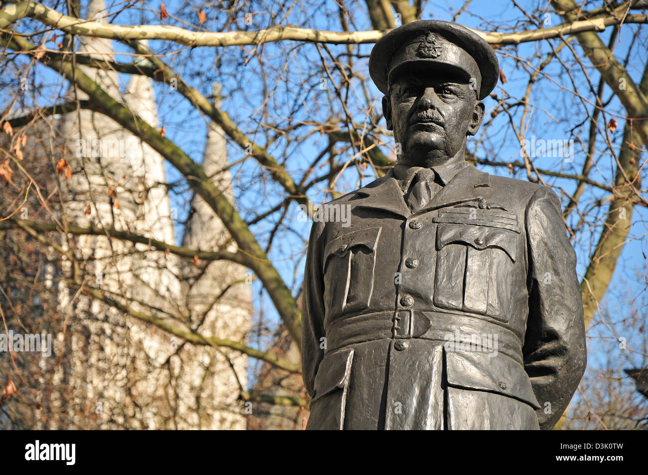 London bomber harris statue hi-res stock photography and images - Alamy