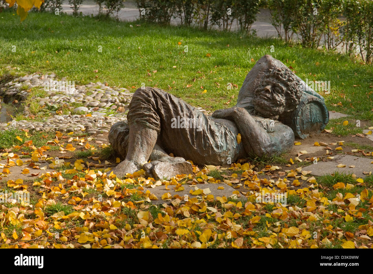 Barrel man statue hi-res stock photography and images - Alamy