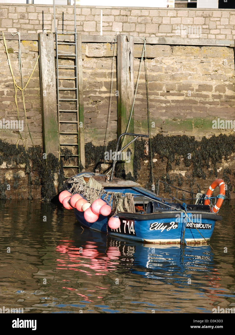 Quayside ladder hi-res stock photography and images - Alamy