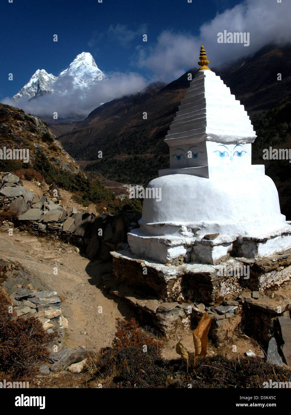Stupa (chorten) Buddhist monument on the Everest Base Camp Trek in the ...