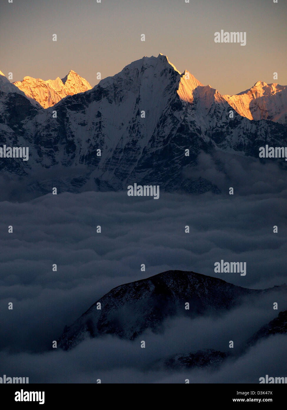 Taboche solukhumbu district hi-res stock photography and images - Alamy