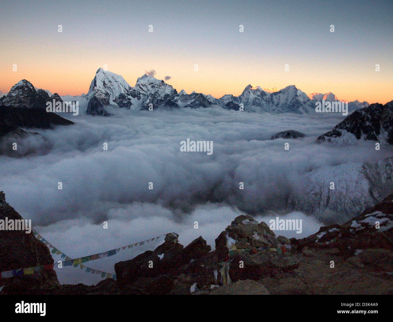 Gokyo ri hi-res stock photography and images - Alamy