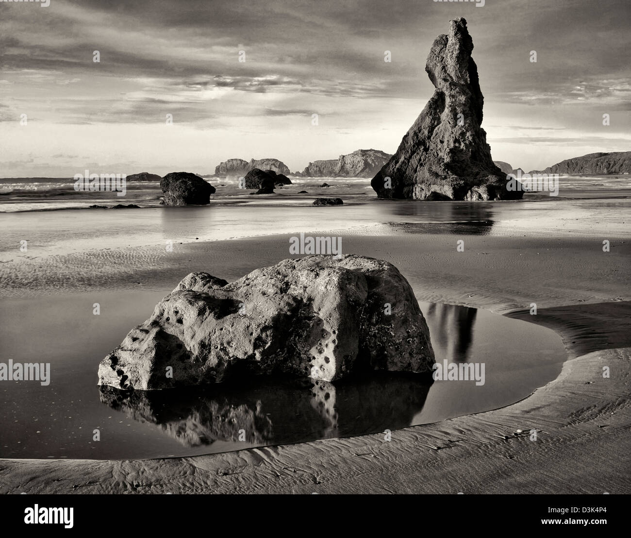 Low tide and sunset with volcanic stack rocks at Bandon beach. Oregon ...
