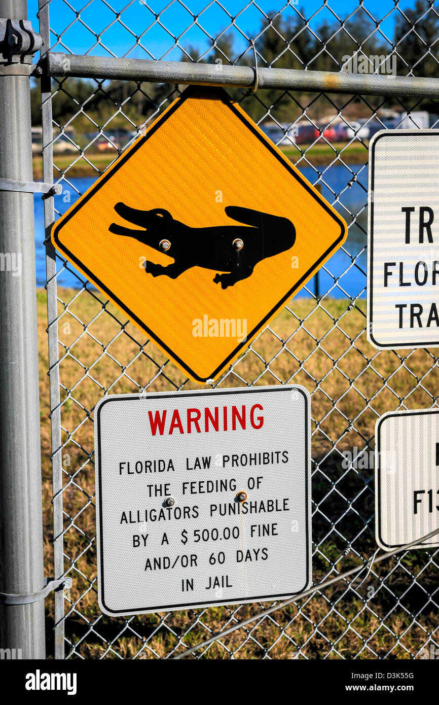 Alligator warning sign hi-res stock photography and images - Alamy