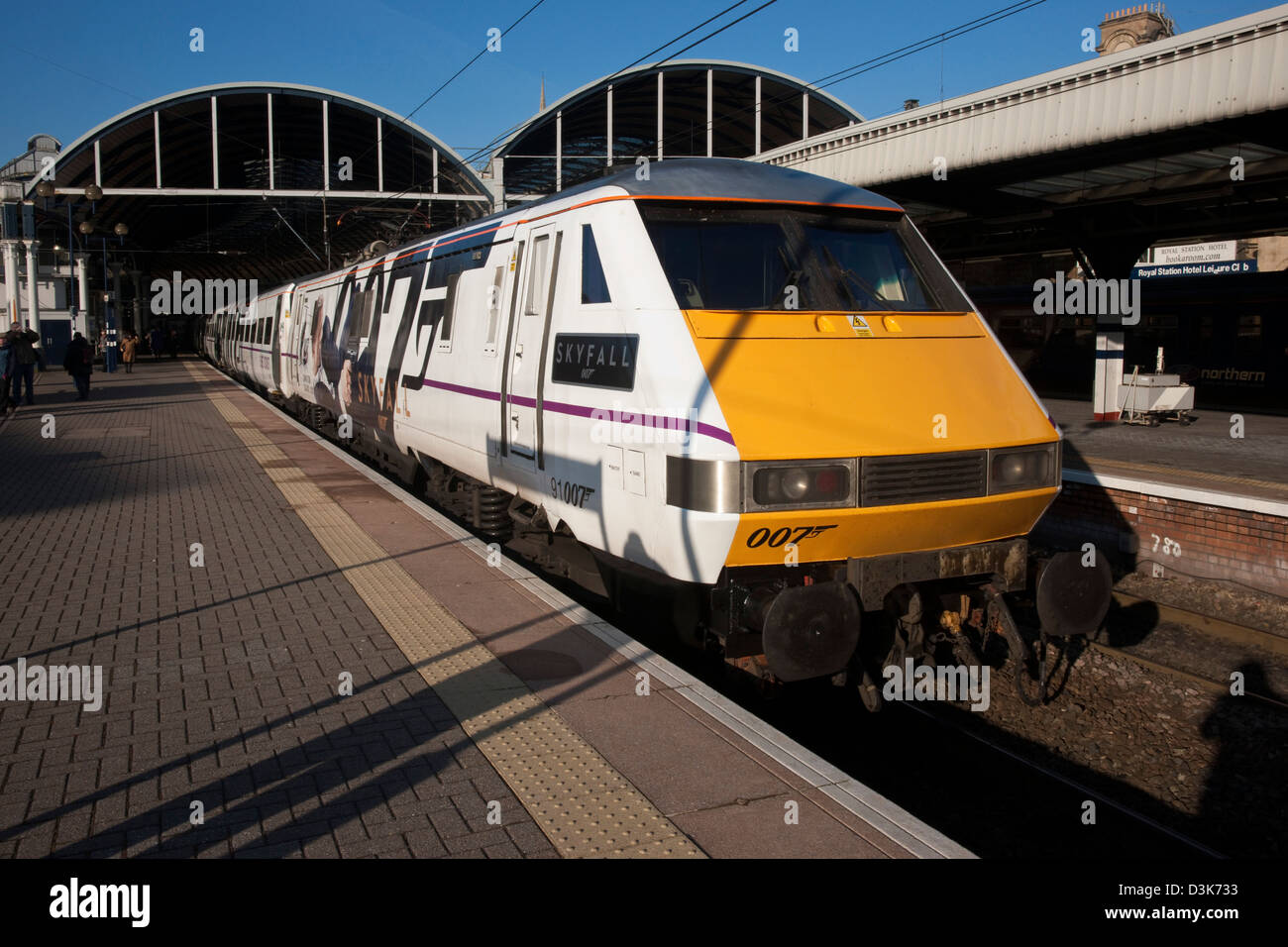 Skyfall James Bond Liveried Class 91 East Coast Mainline Electric Train ...