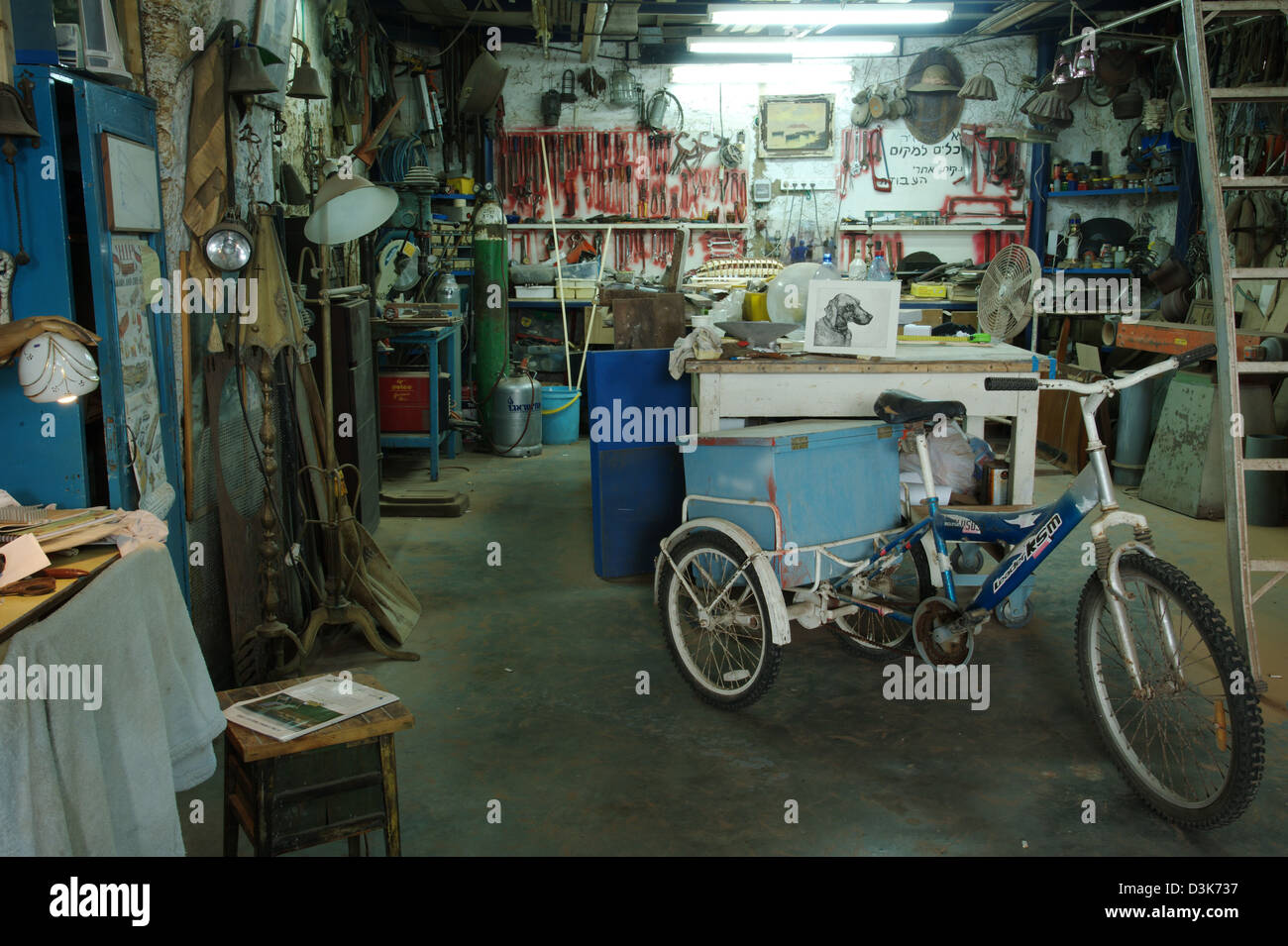 shoot in old workshop Stock Photo - Alamy