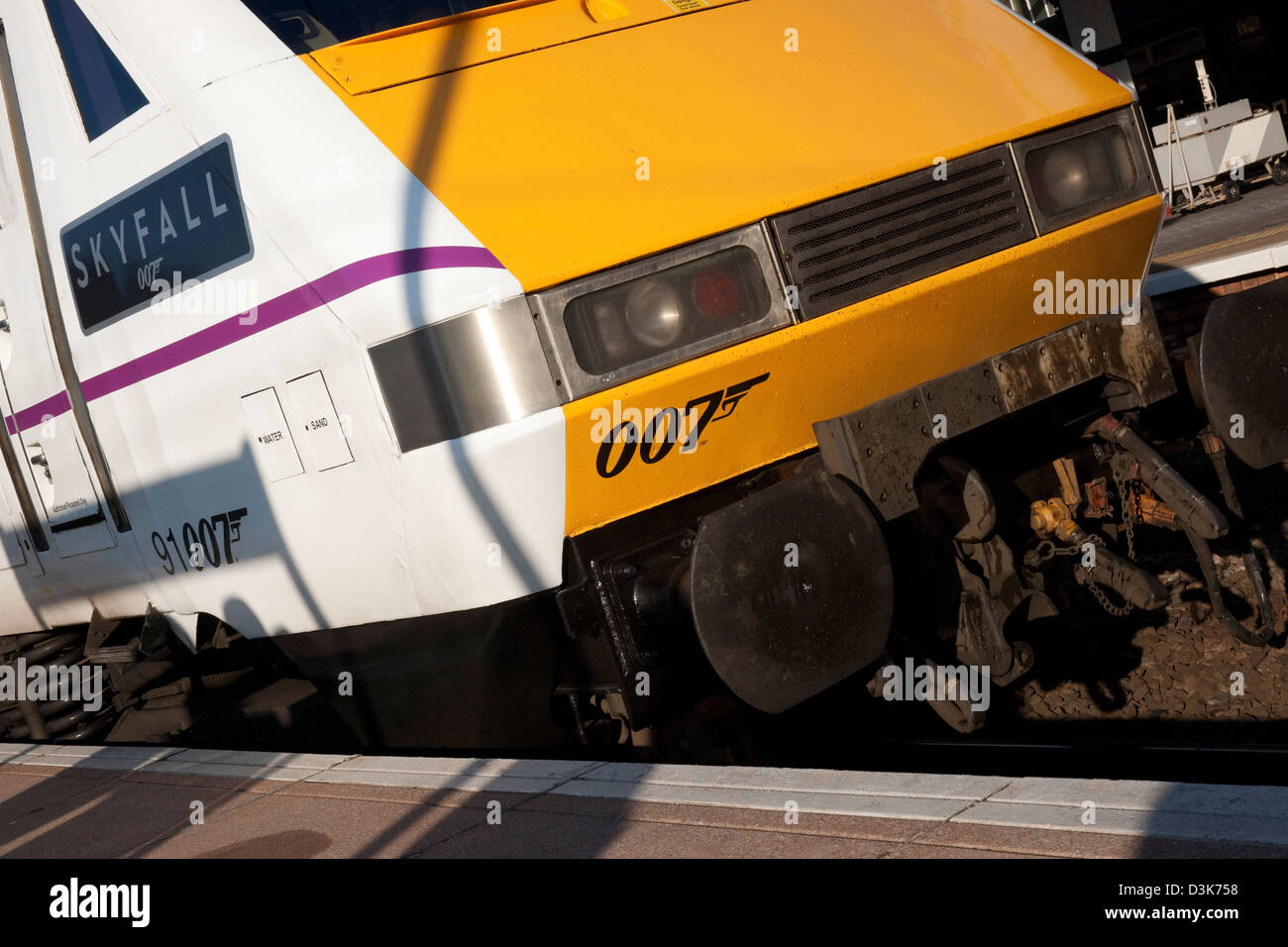 Skyfall James Bond Liveried Class 91 East Coast Mainline Electric Train ...