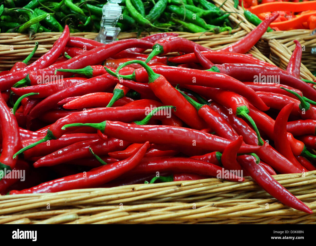 Red chillies hi-res stock photography and images - Alamy