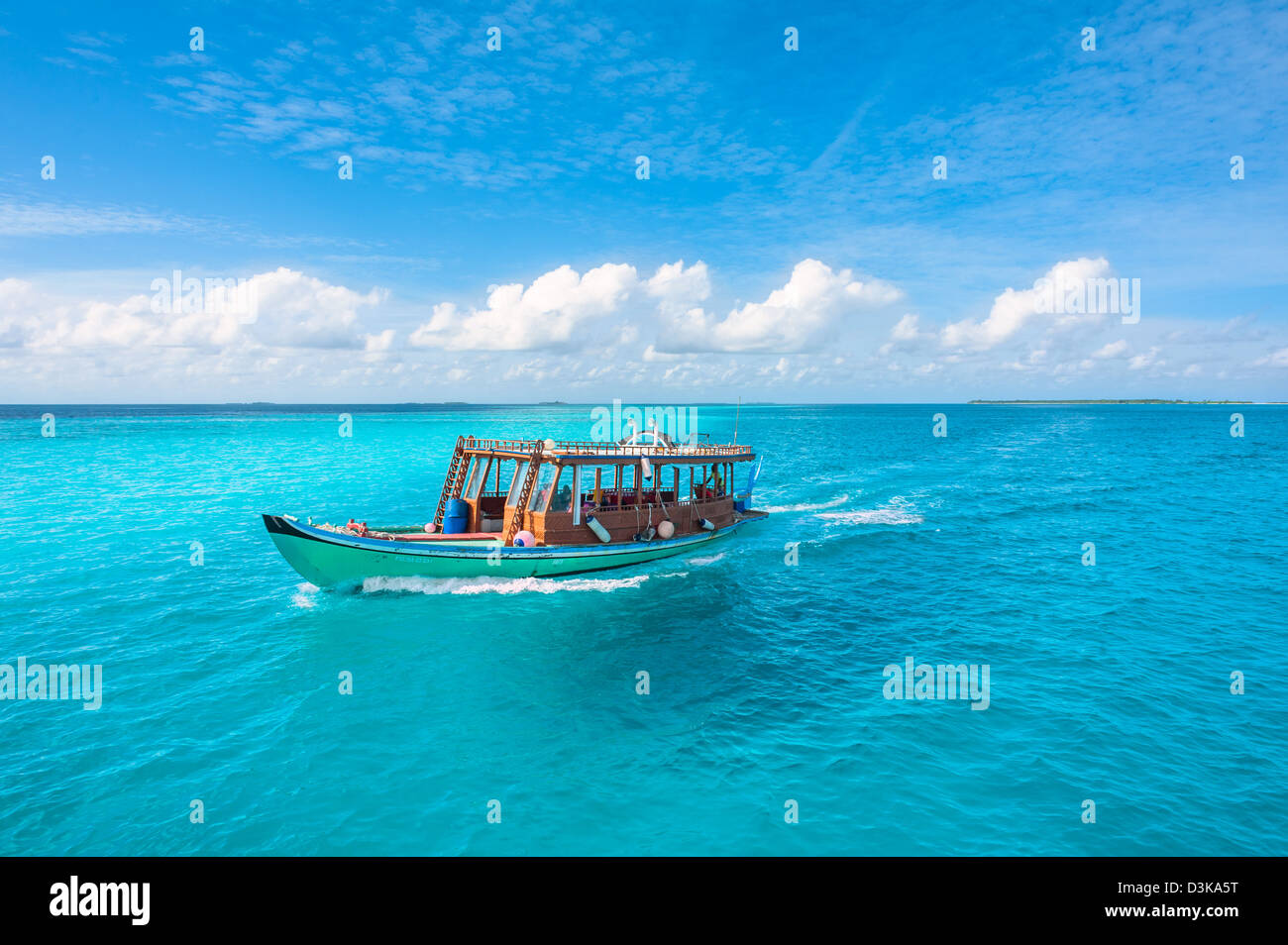 Dhoni traditional maldivian fishing boat hi-res stock photography and ...
