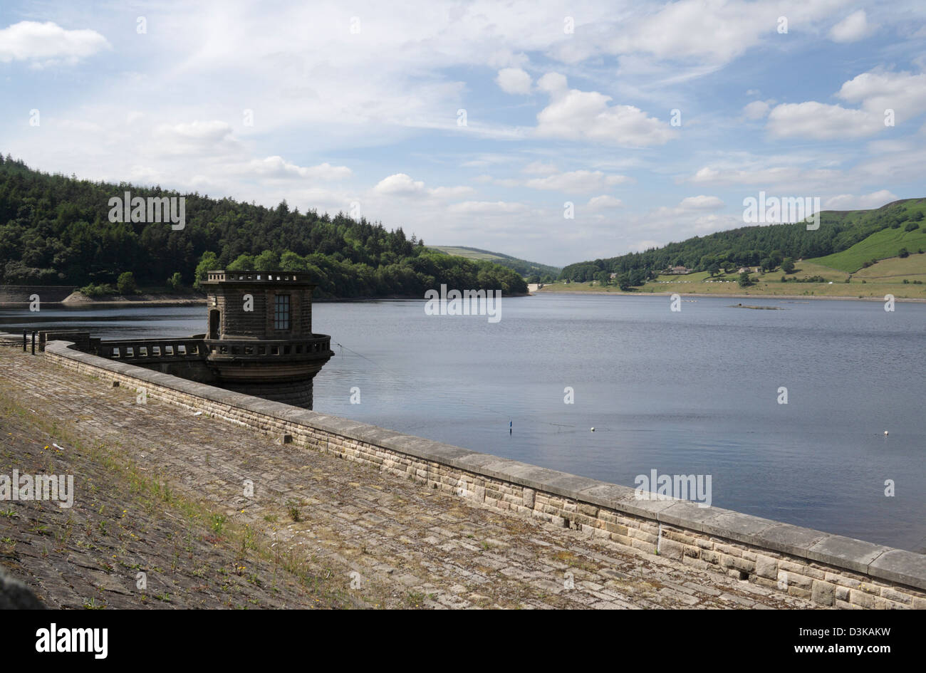 Ladybower Reservoir dam in the Derbyshire Peak District National Park ...