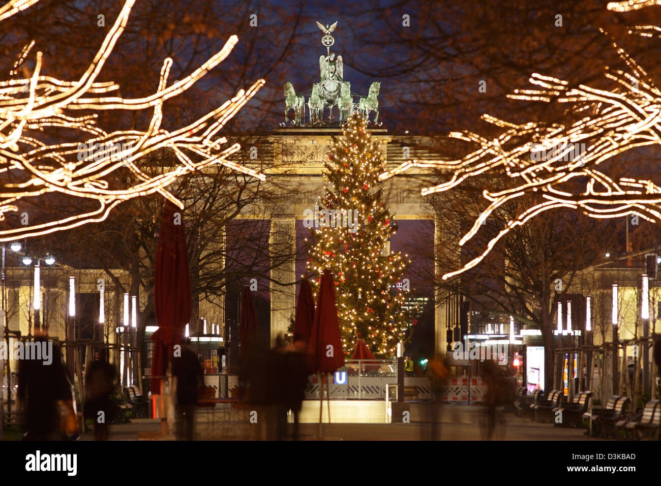 Berlin, Germany, decorated Christmas tree in front of the Brandenburg ...