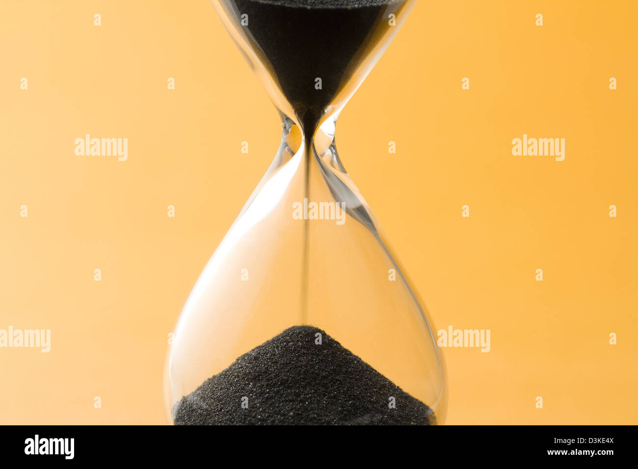Hourglass hi-res stock photography and images - Alamy