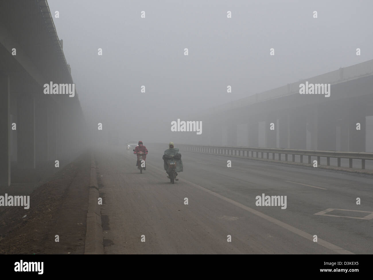 Haze road hi-res stock photography and images - Alamy
