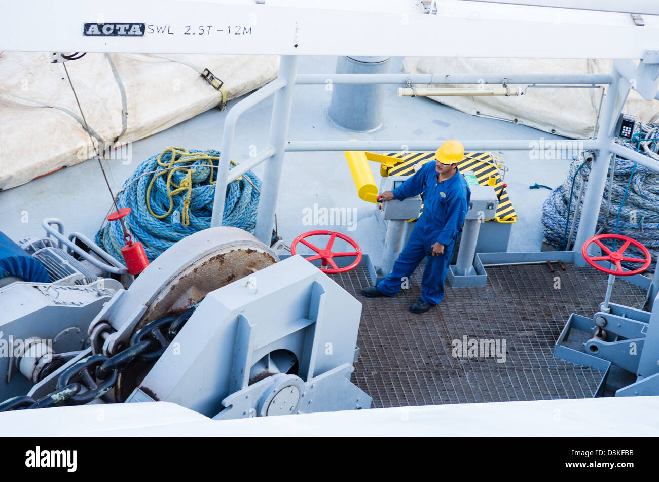 Anchor drop hi-res stock photography and images - Alamy