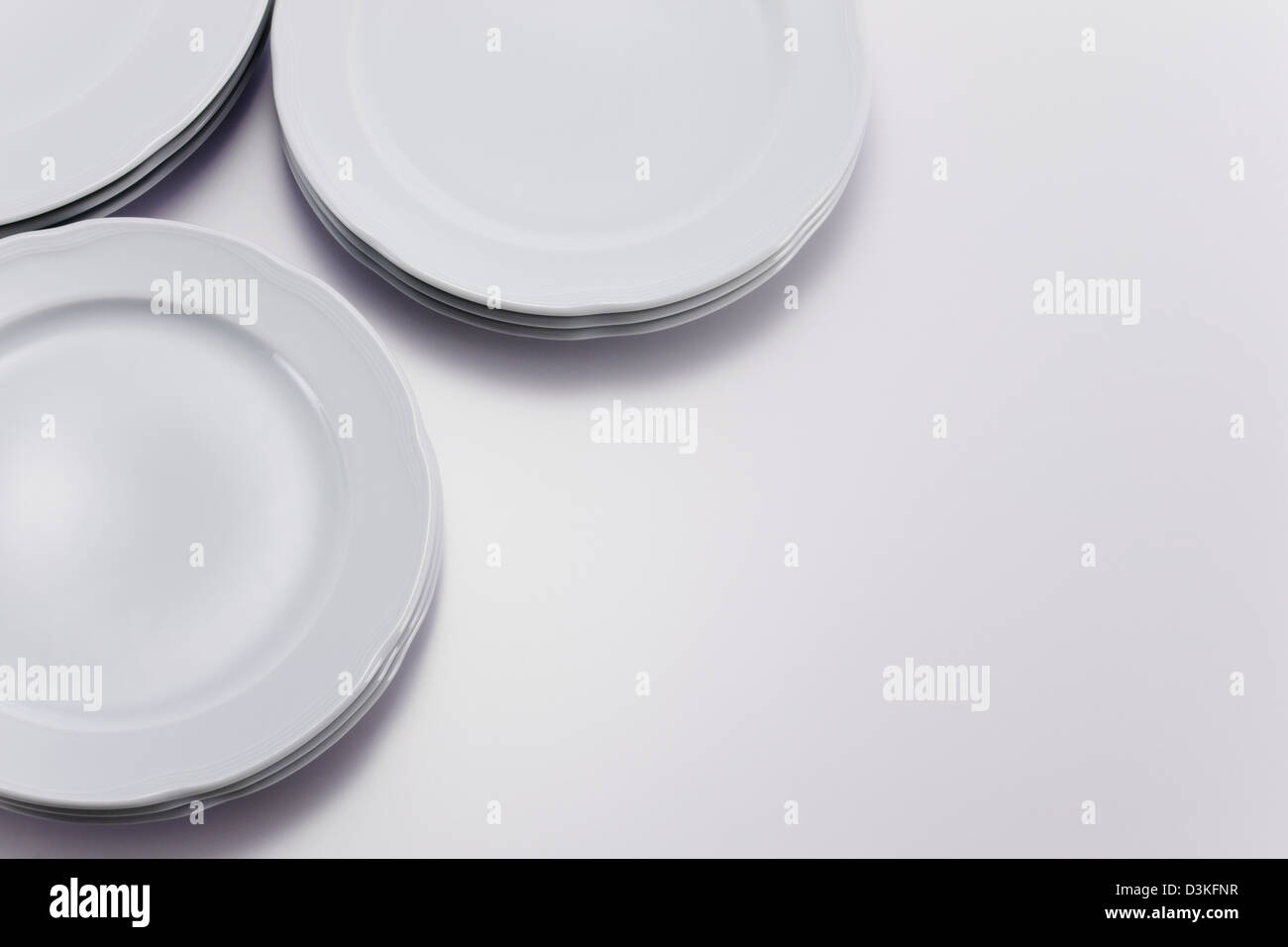 White plates hi-res stock photography and images - Alamy