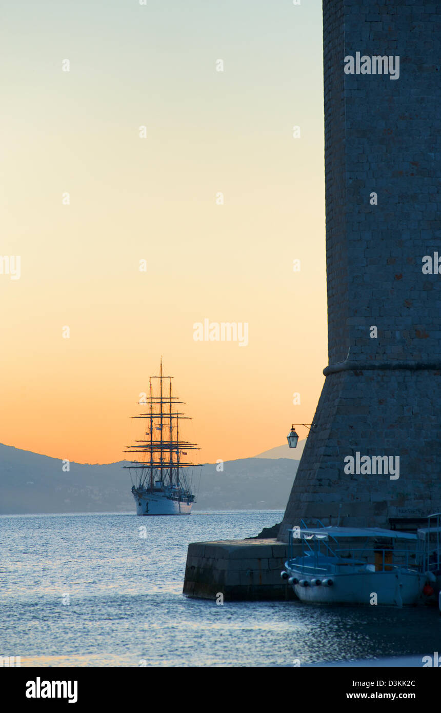 Three mast ship hi-res stock photography and images - Alamy