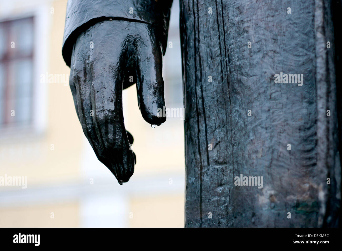 Ice statue hand hi-res stock photography and images - Alamy