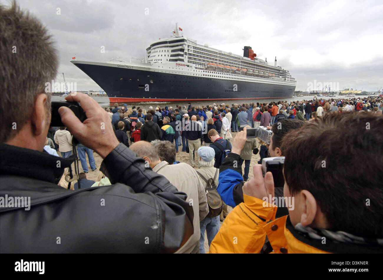 Numerous spectators take pictures of the world's largest ocean liner ...