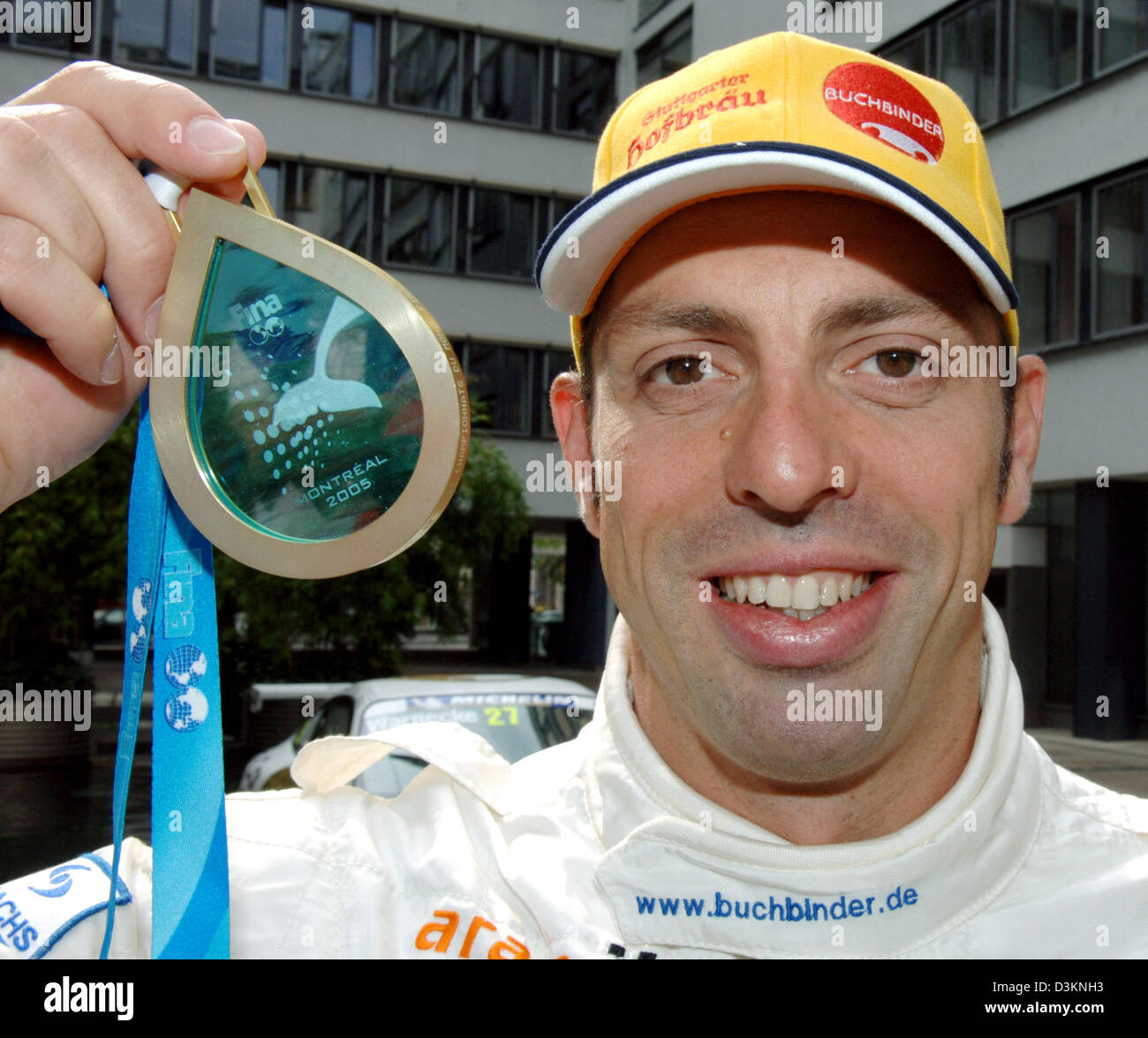 (dpa) - Swimming World Champion Mark Warnecke (35) presents his gold ...