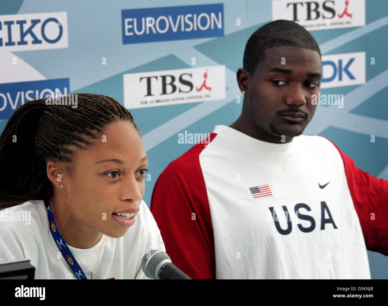 100 metre track hi-res stock photography and images - Alamy