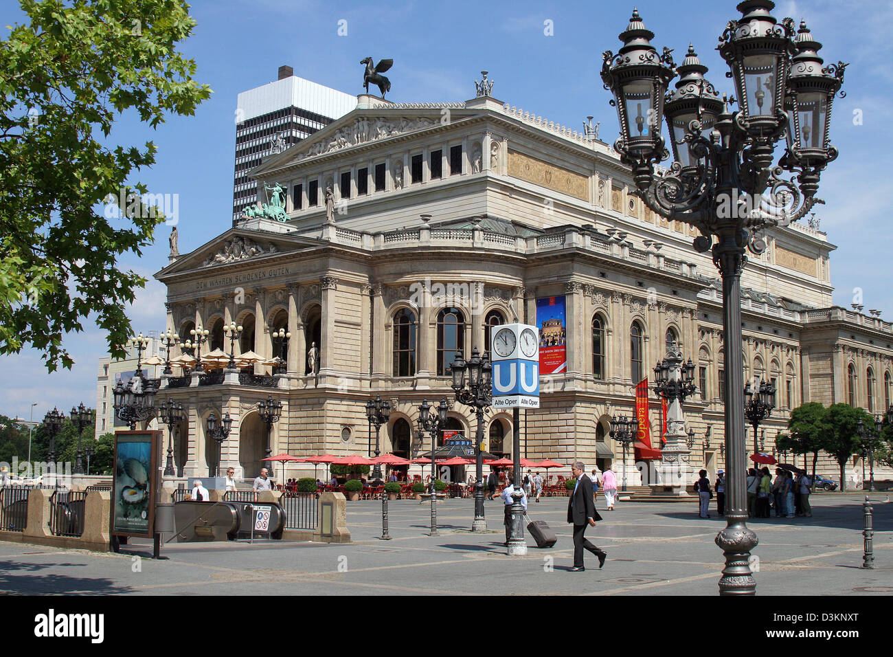 (dpa) - The picture dated 13 July 2005 shows the Old Opera (Alte Oper ...