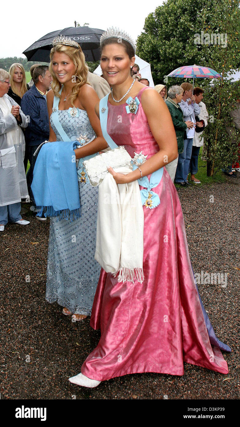 (dpa) - Crown Princess Victoria of Sweden (R) and Princess Madeleine of ...