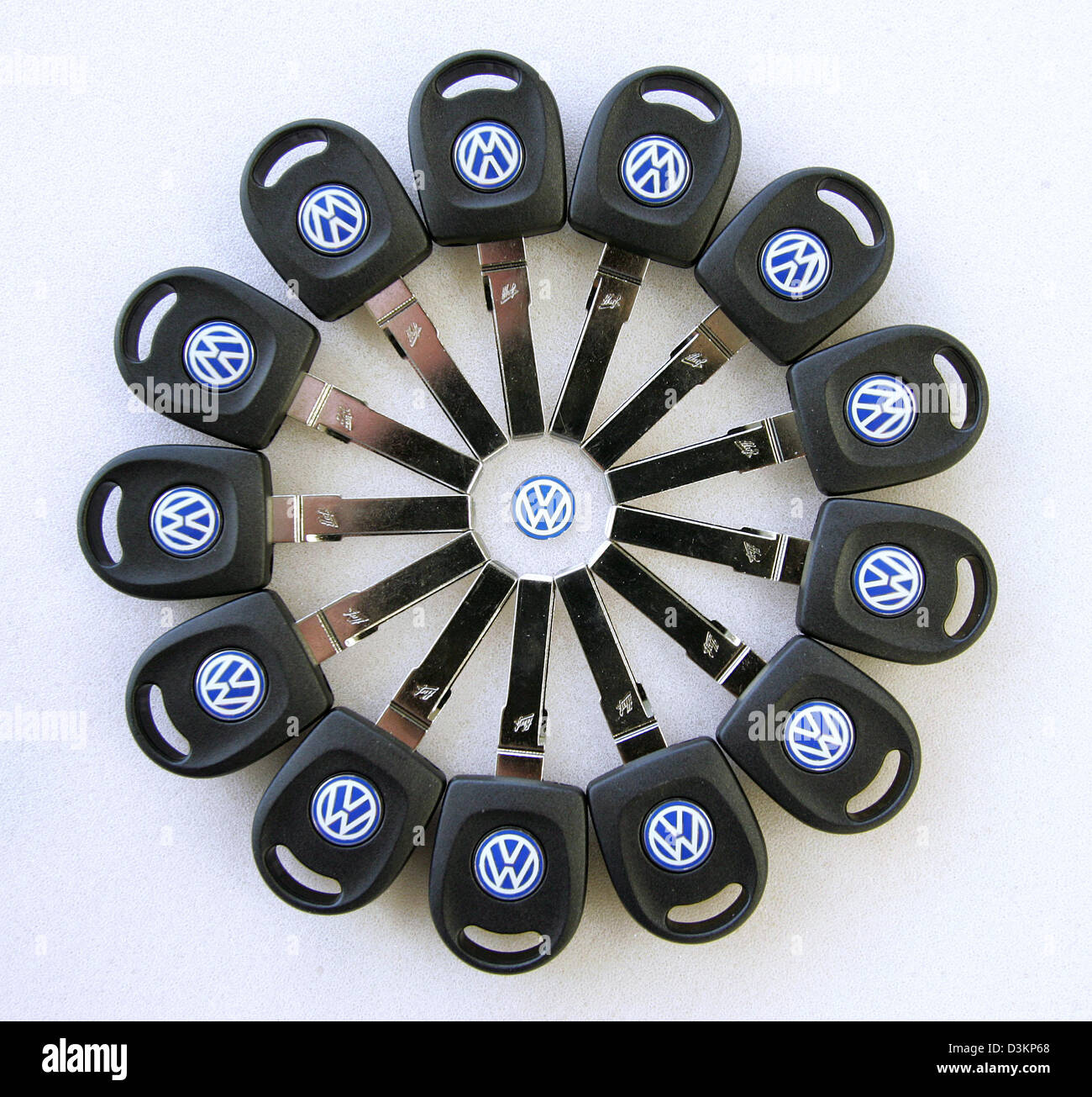 (dpa) - Brand new ignition keys lie arranged to a circle in the ...