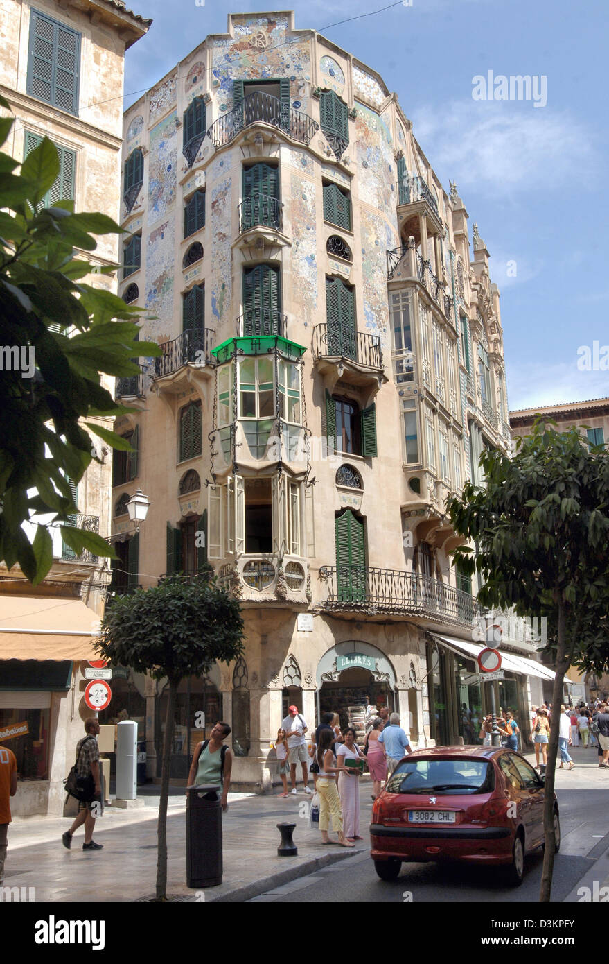 (dpa file) - The historic centre features many picturesque buildings in ...