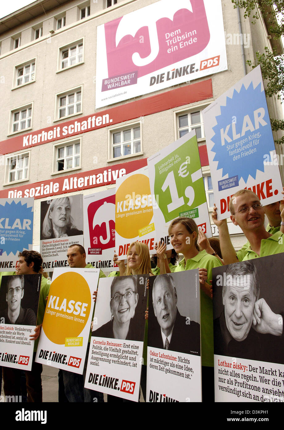 Hold holding poster posters hi-res stock photography and images - Alamy