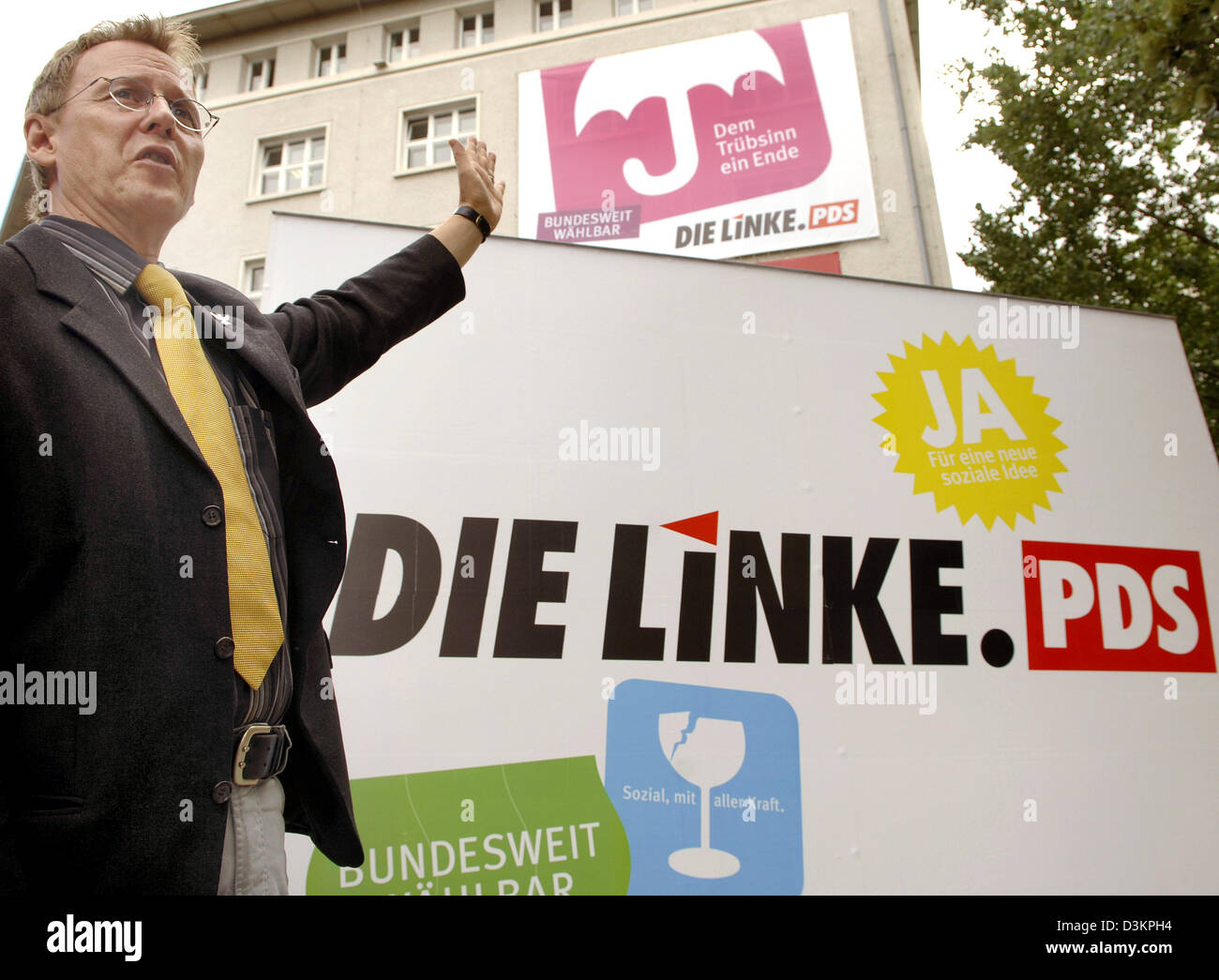 Left wing posters hi-res stock photography and images - Alamy