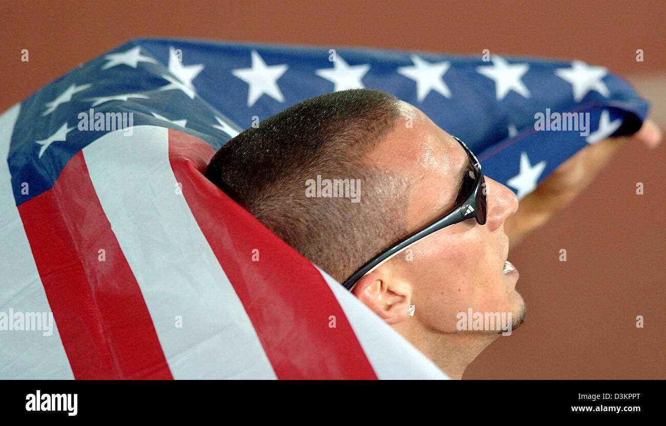 (dpa) - US American athlete Jeremy Wariner celebrates after winning the ...