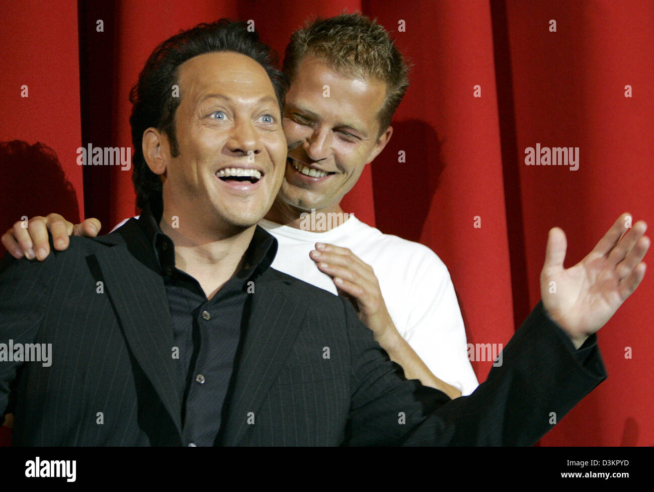 (dpa) - US actor Rob Schneider and German actor Til Schweiger joke ...