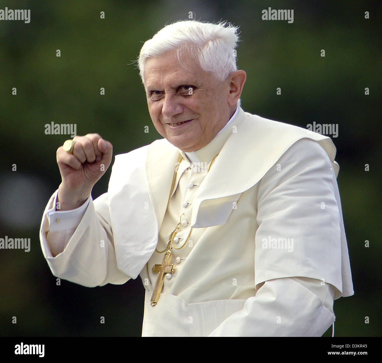 (dpa) - Pope Benedict XVI waves to pilgrims of the World Youth Day from ...