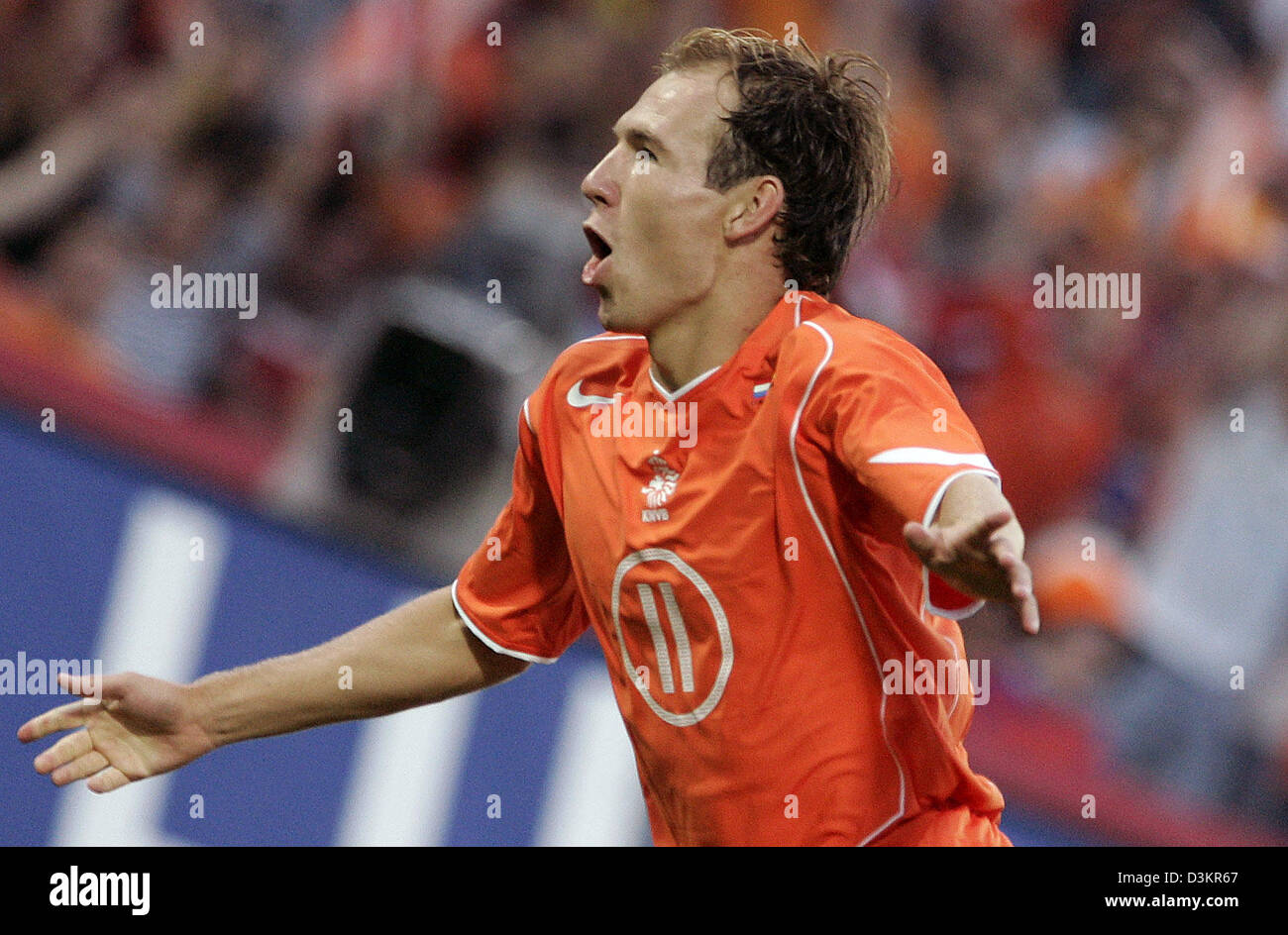 (dpa) - Dutch player Arjen Robben celebrates after scoring the 1-0 for ...
