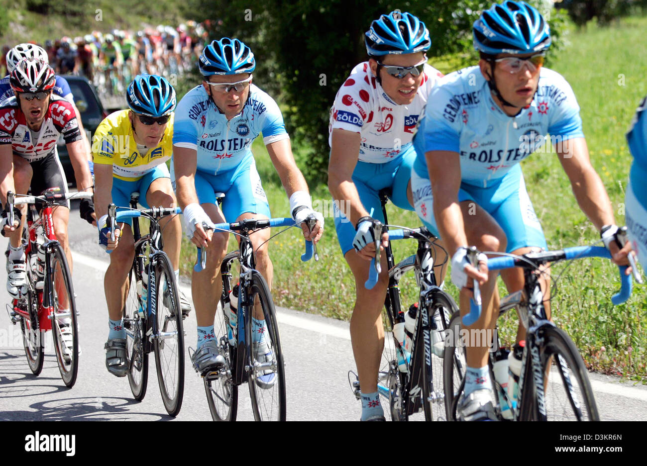 (dpa) - The members of Team Gerolsteiner German cyclists (L-R) Ronny ...