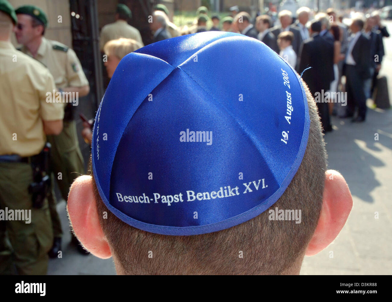 (dpa) - A member of the Jewish congragation wears a kippah which refers ...