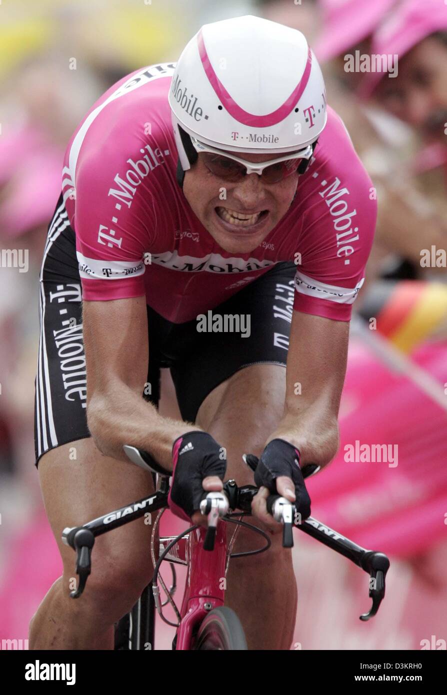 (dpa) - The picture shows German cycling pro Jan Ulrich of team T ...