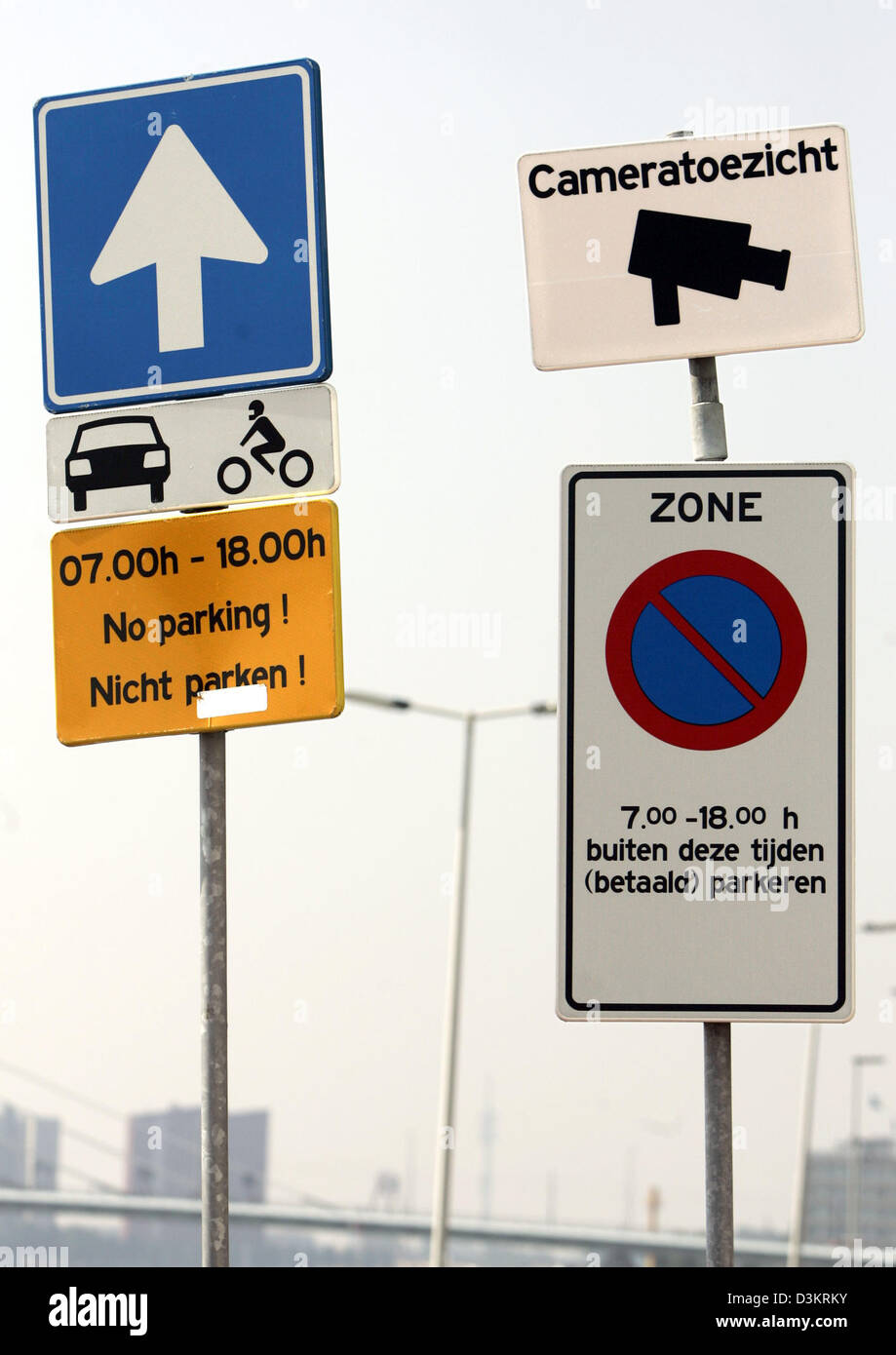 (dpa) - The picture shows warning and information signs in Rotterdam ...