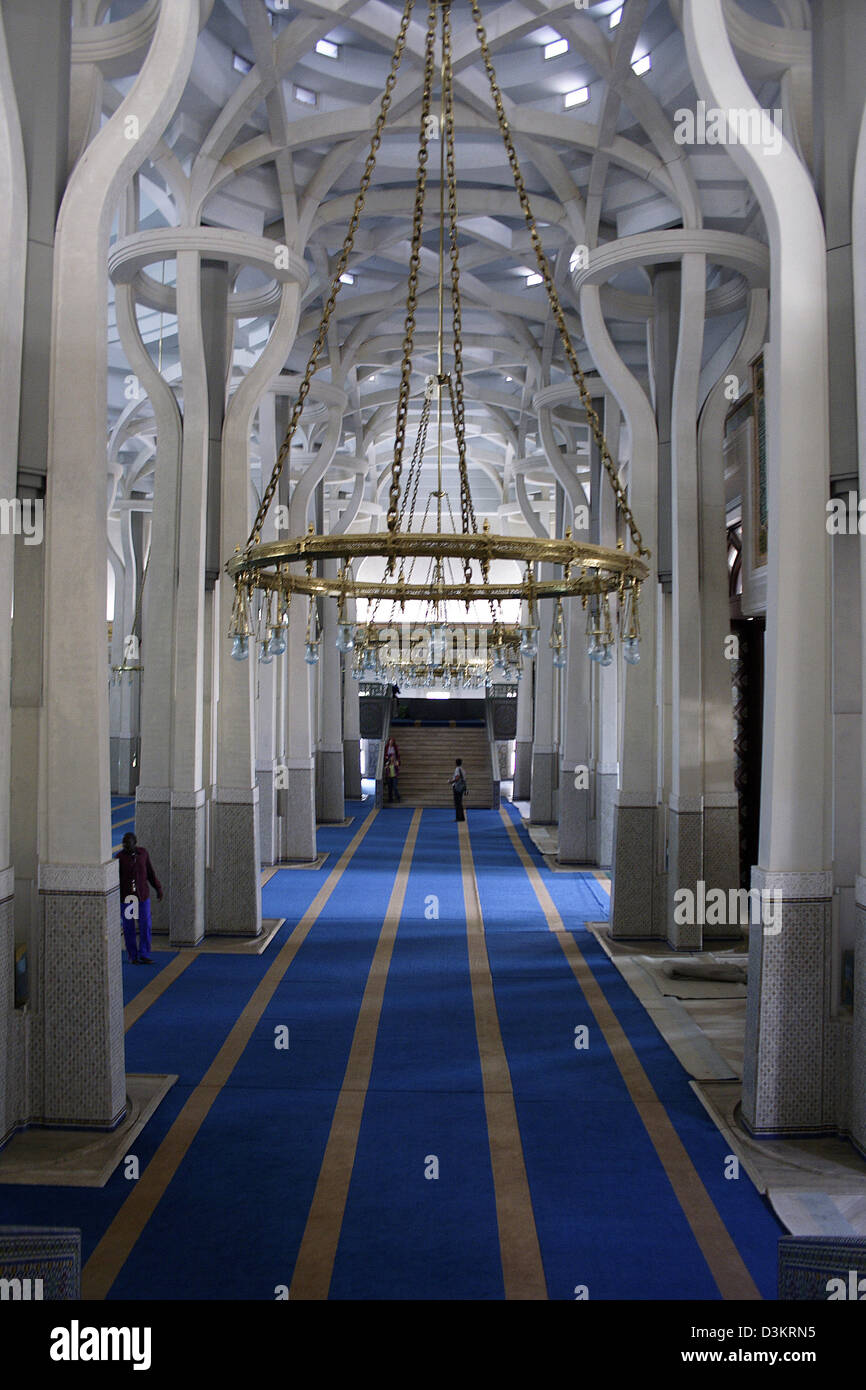 (dpa) - The picture shows the interior of Europes biggest mosque in ...