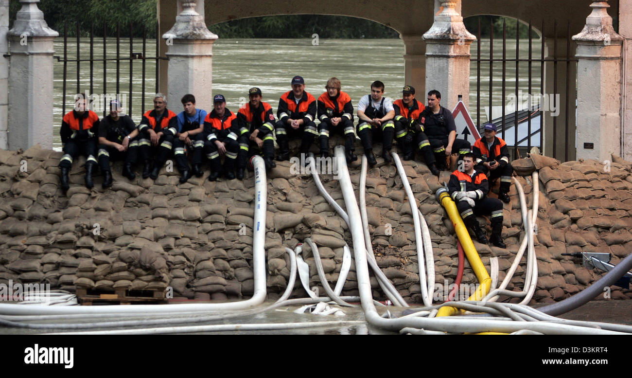 Protecting dam hi-res stock photography and images - Alamy