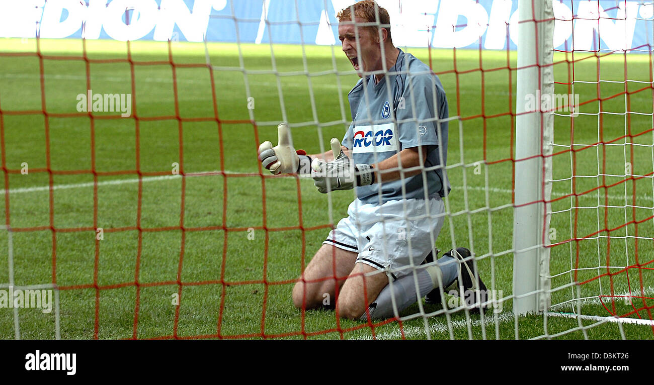 Conceding the first goal hi-res stock photography and images - Alamy