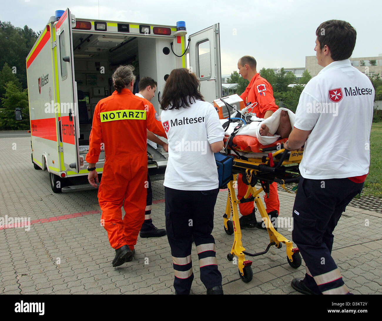 Human interest hum transport disasters accidents dis orange dress male ...