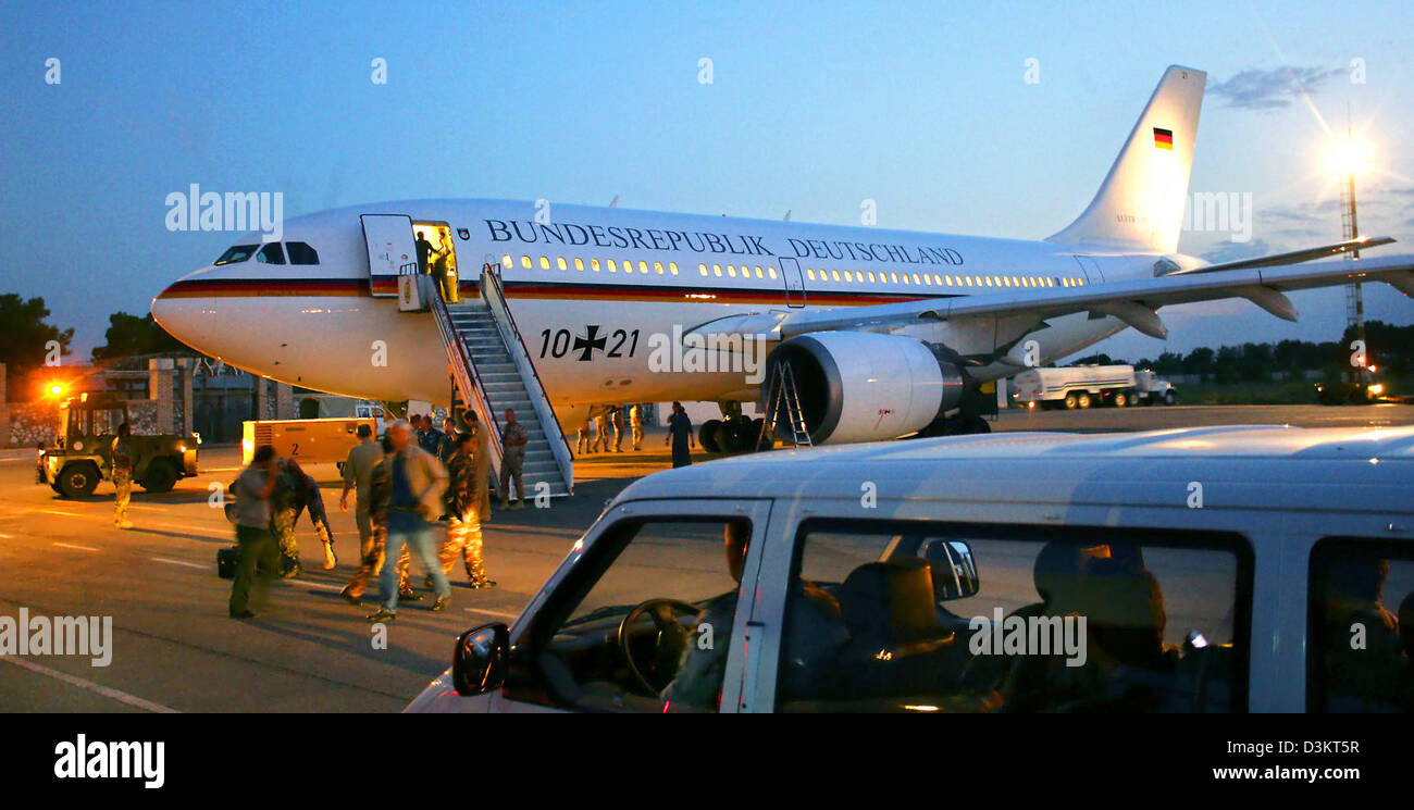 The picture shows the airbus of the German Federal air force 'Konrad ...